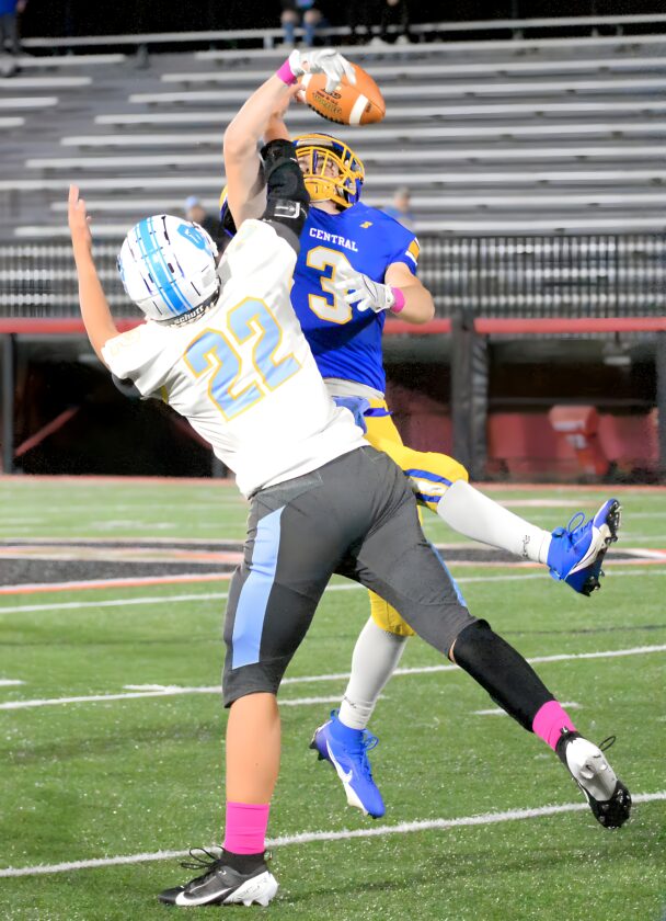 Crusaders jump on Oak Glen early | News, Sports, Jobs - The Herald Star